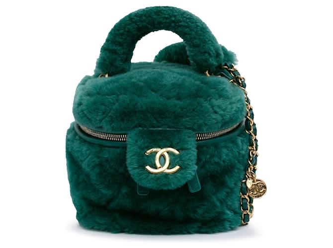 Chanel Green Small Quilted Shearling Vanity Case Fur ref.1619335 - Joli ...