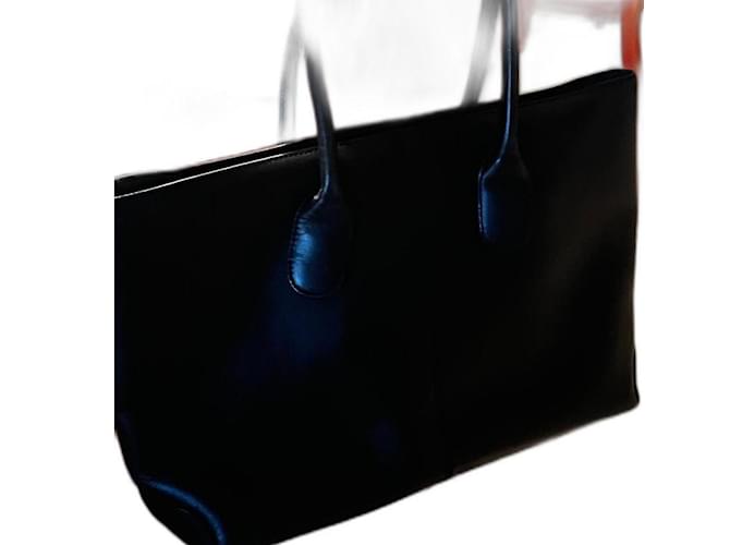 Tod's LARGE HISTORICAL MODEL Black Leather ref.1723186 - Joli Closet