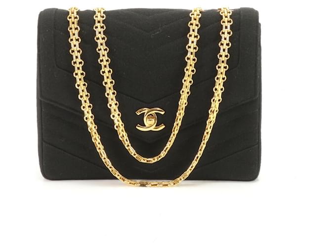 Chanel V-Stitch W-Chain Shoulder Bag Black ref.1732576 - Joli Closet