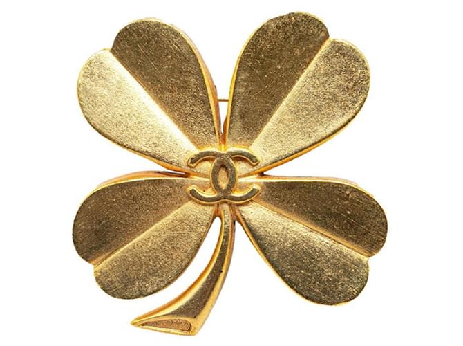 Chanel Coco Mark Clover Brooch Golden ref.1760556 - Joli Closet