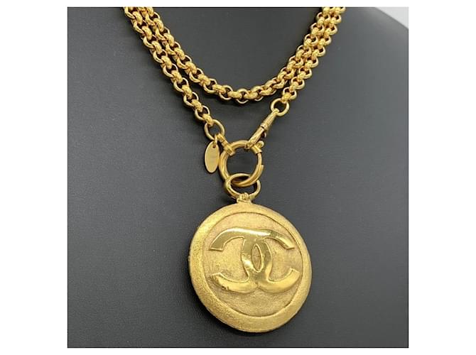 Chanel Coco Mark Round Mirror Long Chain Necklace Golden ref.1772374 ...
