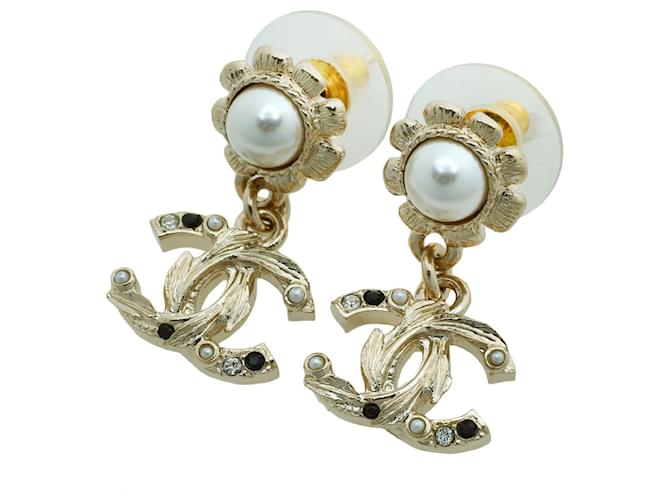 Chanel Coco Mark Fake Pearl Earrings C22K Silvery White Metal ref ...