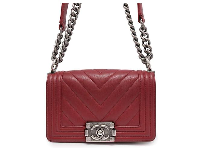 Chanel Boy Small Chevron Shoulder Bag Red Leather ref.1862259 - Joli Closet