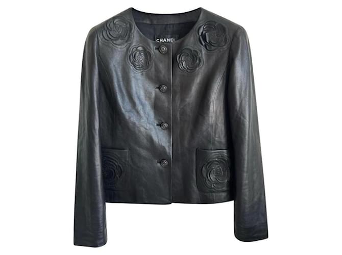 Chanel 13K$ Camellia Applique Black Leather Jacket ref.1879311 - Joli ...