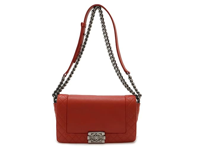 Chanel Boy Chanel Medium Shoulder Bag Red Leather ref.1882311 - Joli Closet