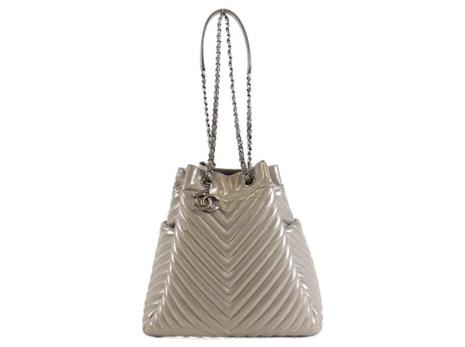 Chanel 91136 Silver Leather Shoulder Bag Silvery ref.2003120 - Joli Closet