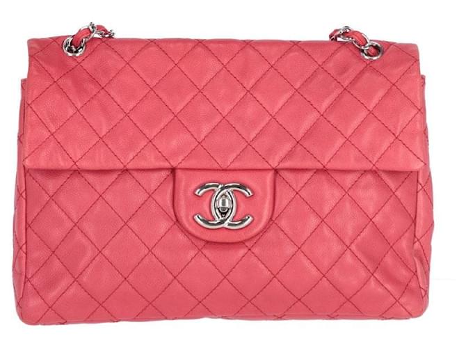 Chanel Raspberry Red Leather Shoulder Bag - 2000s ref.2050893 - Joli Closet