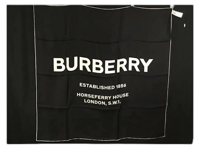 Iconic stole Burberry Multiple colors Silk ref.2125614 - Joli Closet