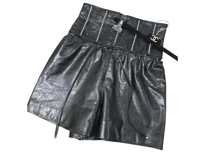 Chanel Black Leather Shorts Size 38 ref.2358145 - Joli Closet