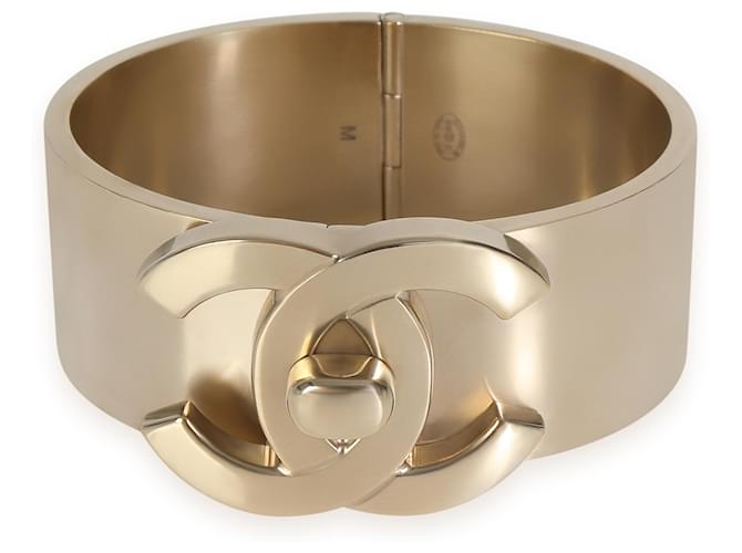 Chanel Gold-Plated Wide CC Turnlock Bracelet ref.2524329 - Joli Closet