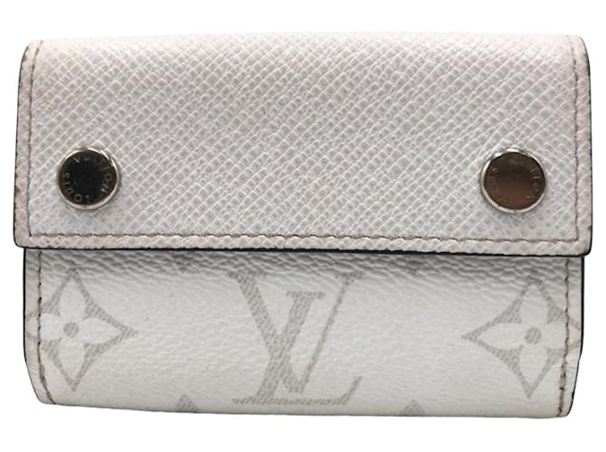 Louis Vuitton Taiga Lama Discovery Compact Wallet White Plastic ref ...