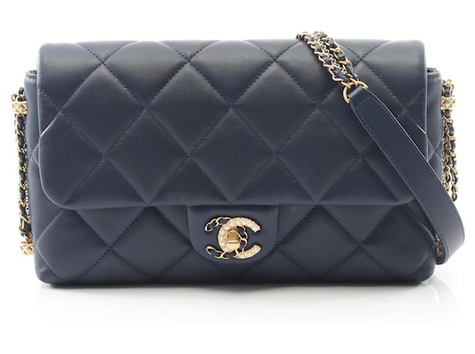 Chanel 19 Matelasse Shoulder Bag in Navy Leather Navy blue ref.2685174 ...
