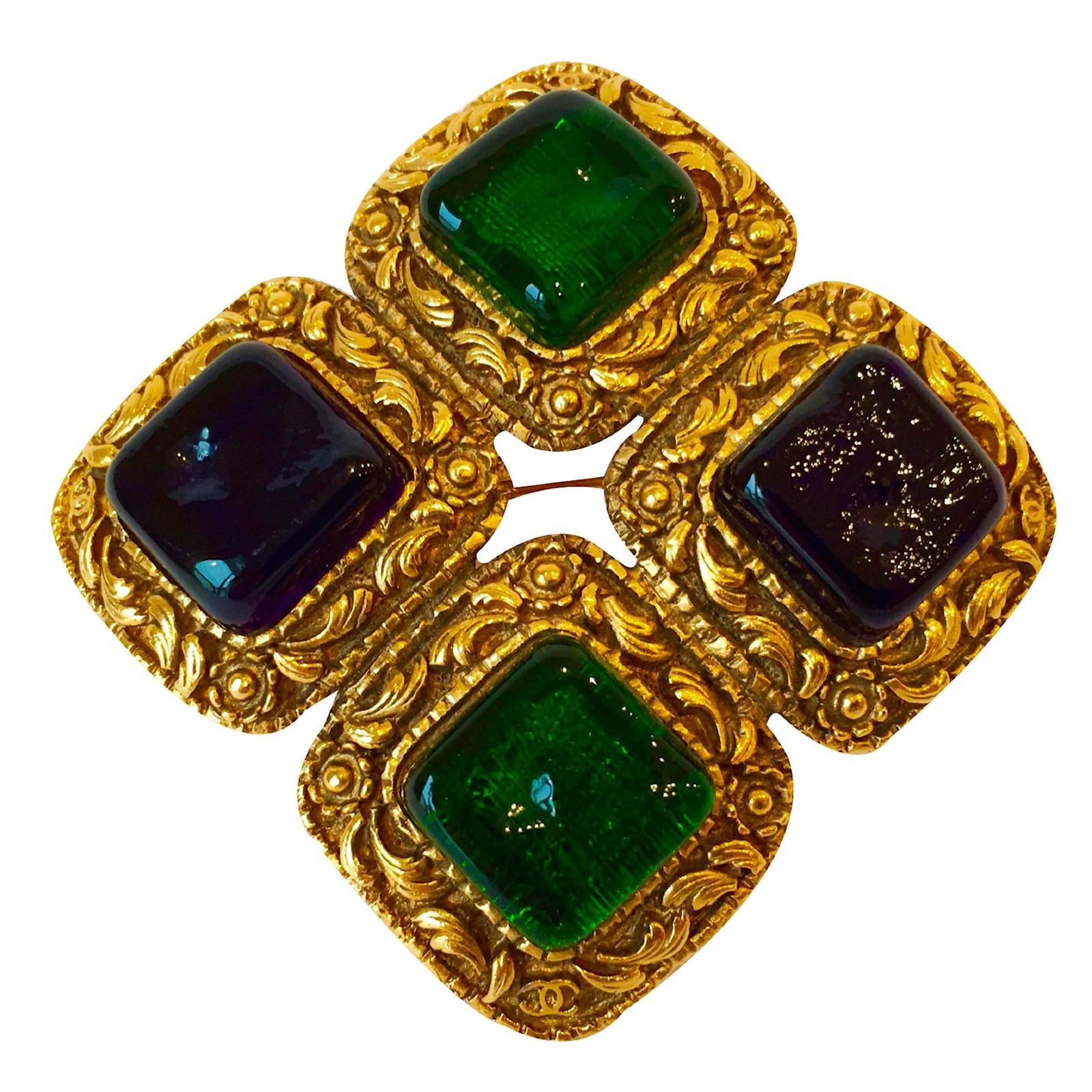 Chanel Pins & brooches Golden Metal ref.16231 - Joli Closet