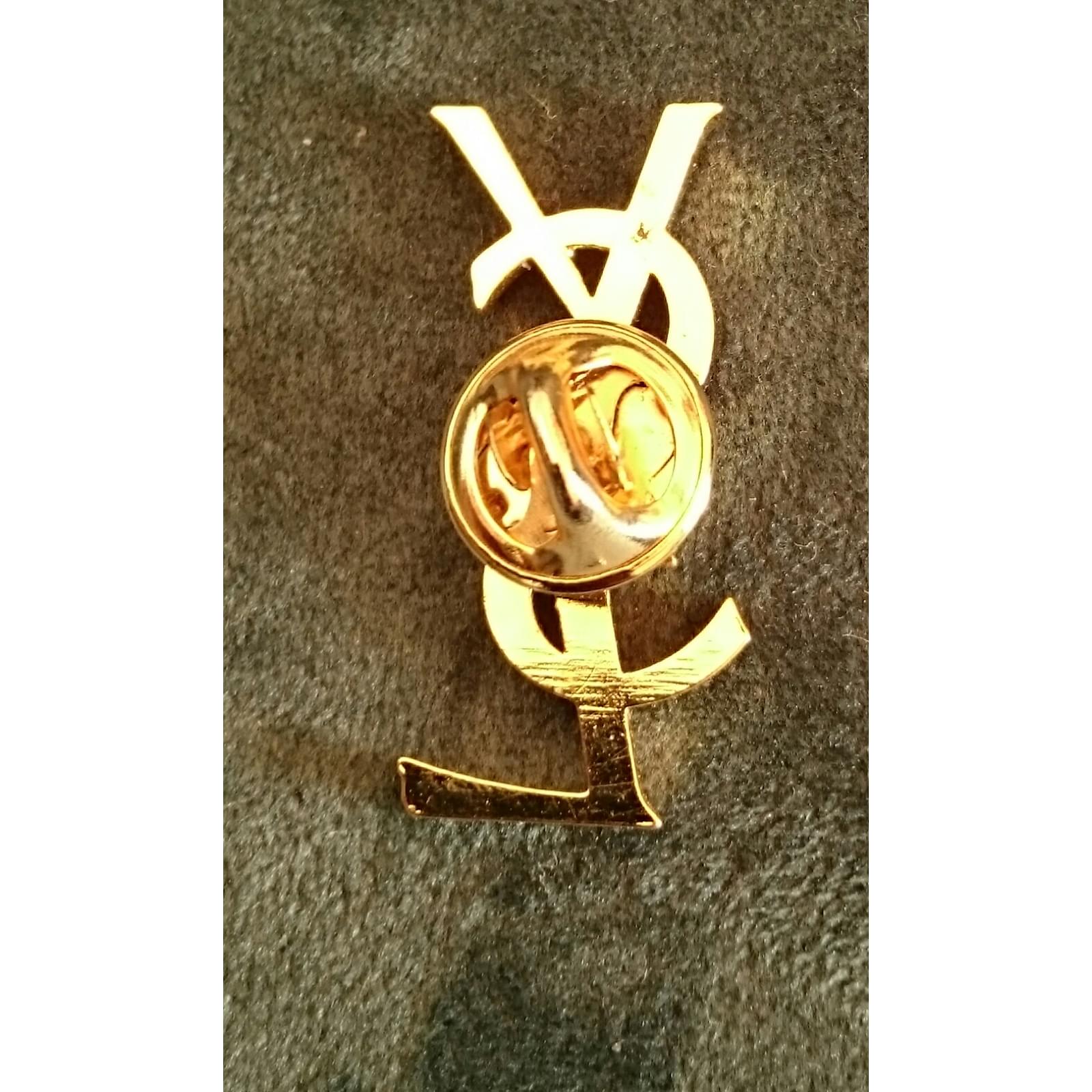 Pin's Yves Saint Laurent Plaqué or Doré ref.47051 - Joli Closet