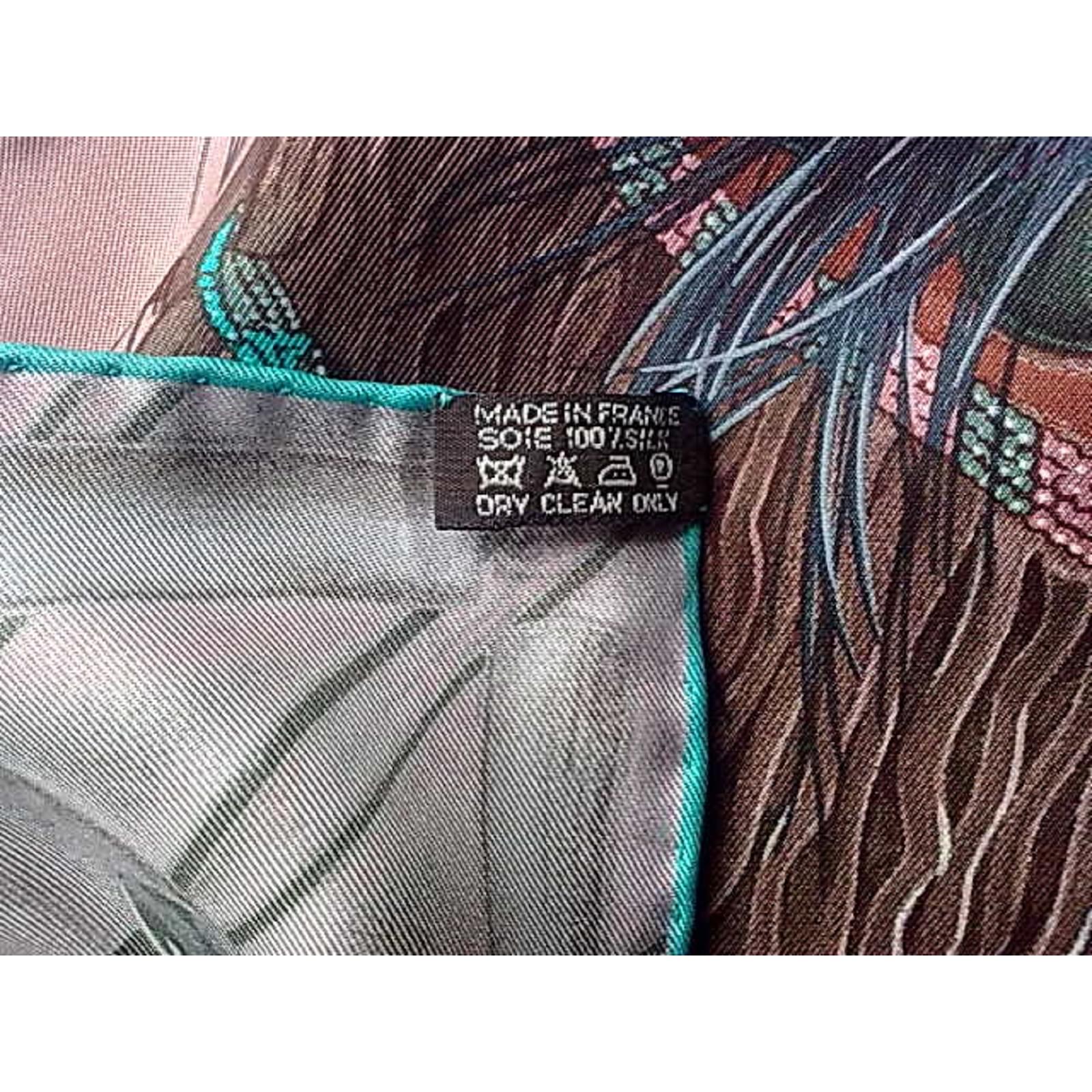 Hermès COSMOGONIE APACHE Soie Multicolore ref.49372 - Joli Closet