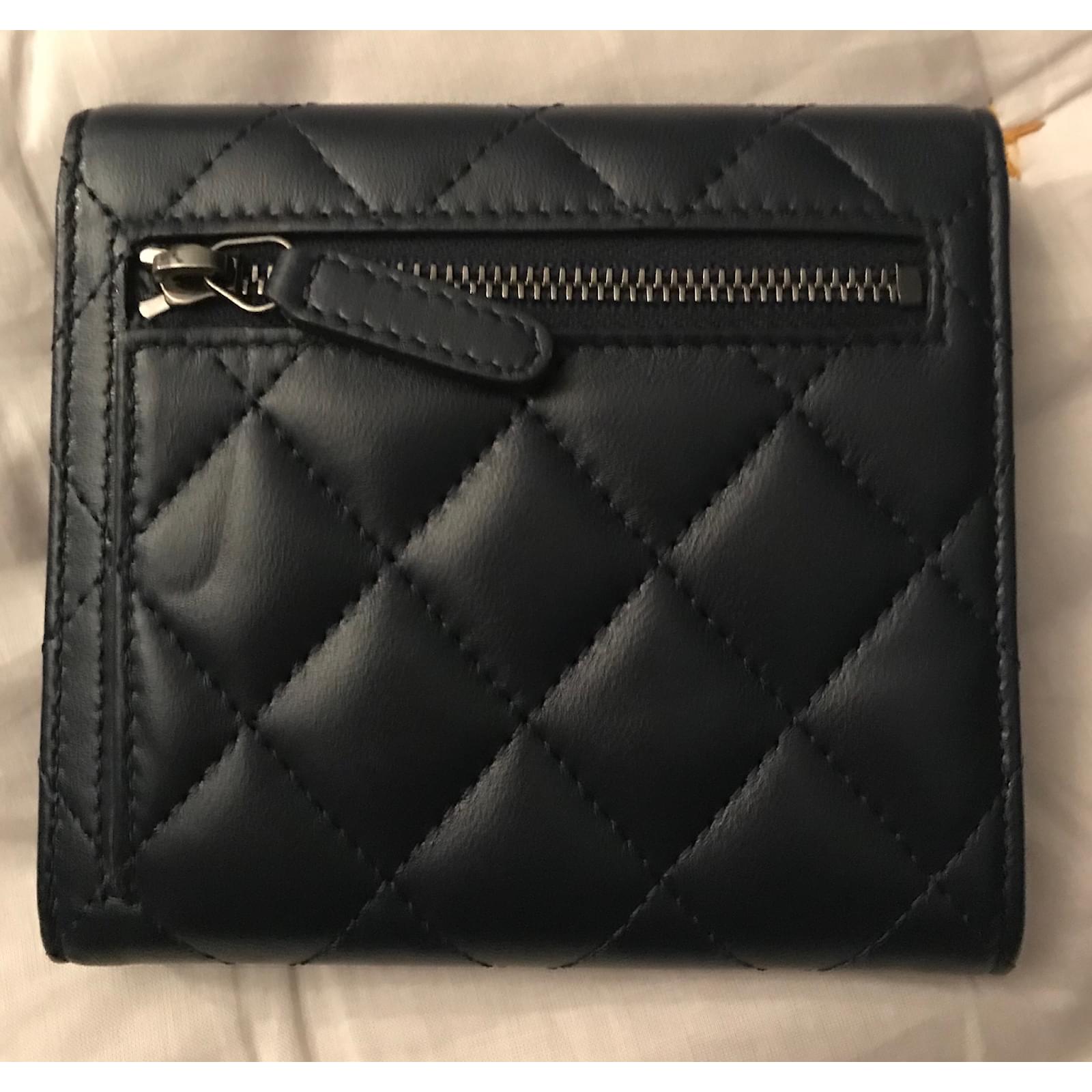 Chanel Wallets Wallets Leather Black,Navy blue ref.49404 - Joli Closet