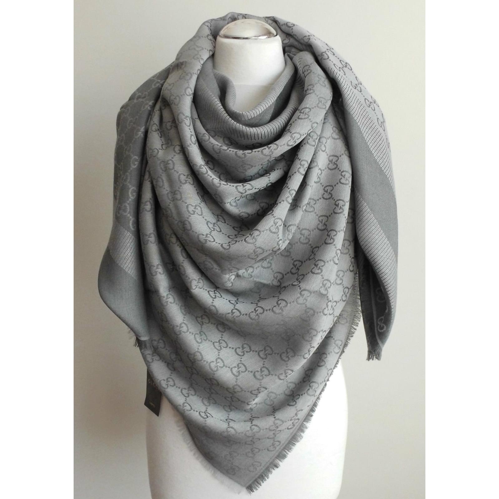 Gucci Stole Grey Silk Wool ref.64901 - Joli Closet