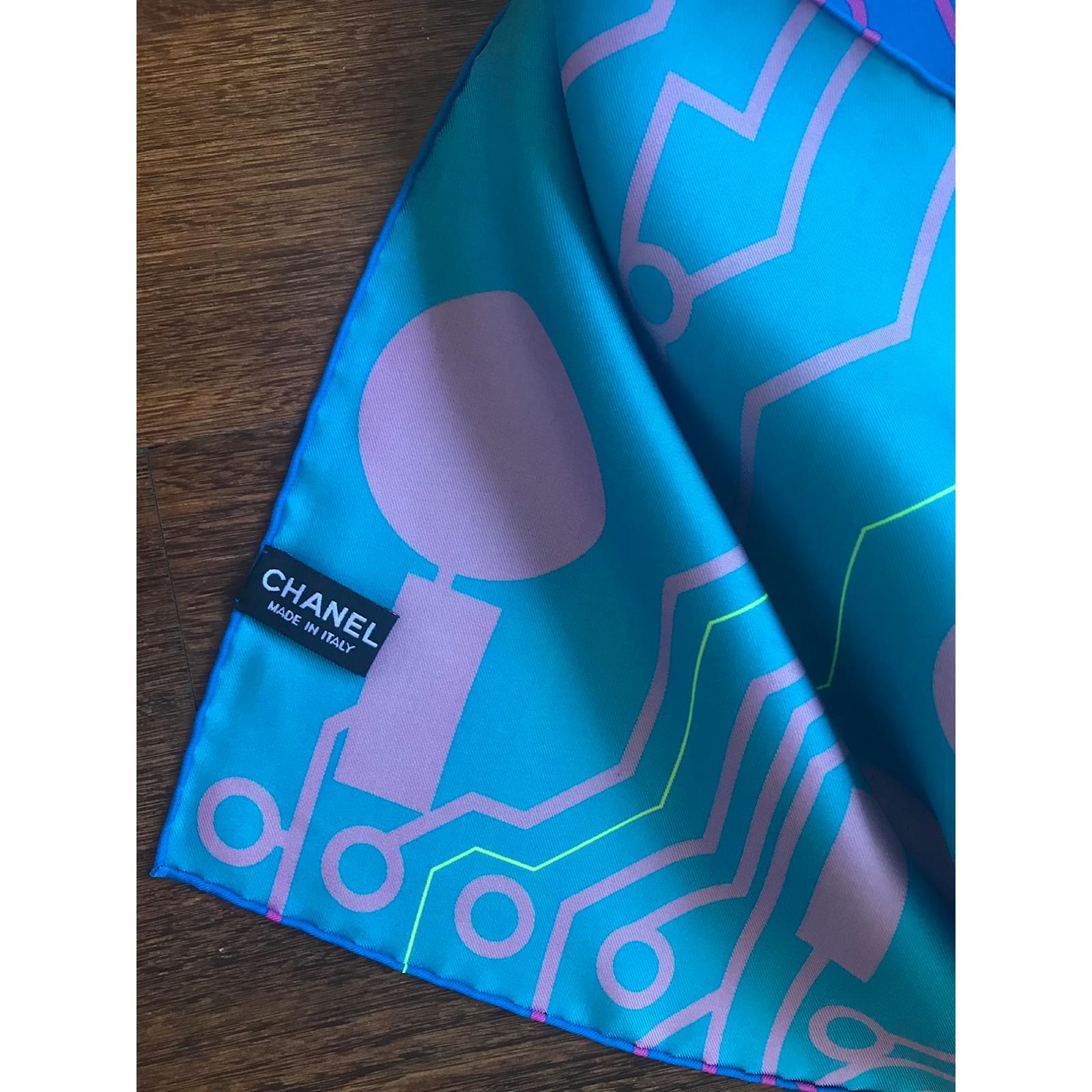 Foulard Chanel soie Bleu ref.66943 - Joli Closet