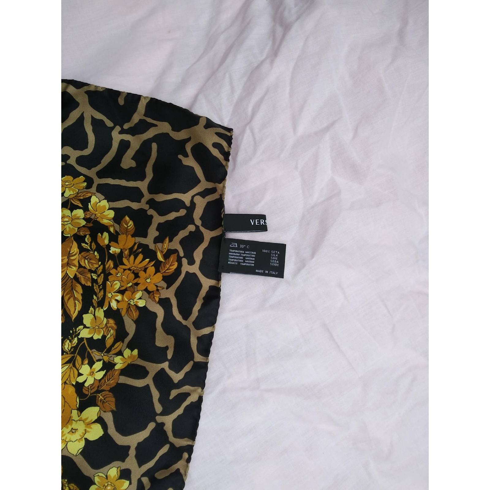 Gianni Versace Silk scarves Black ref.87965 - Joli Closet