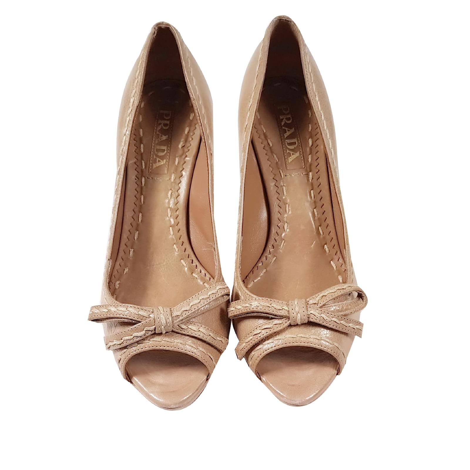 Prada Tacones Beige Cuero ref.90362 - Joli Closet