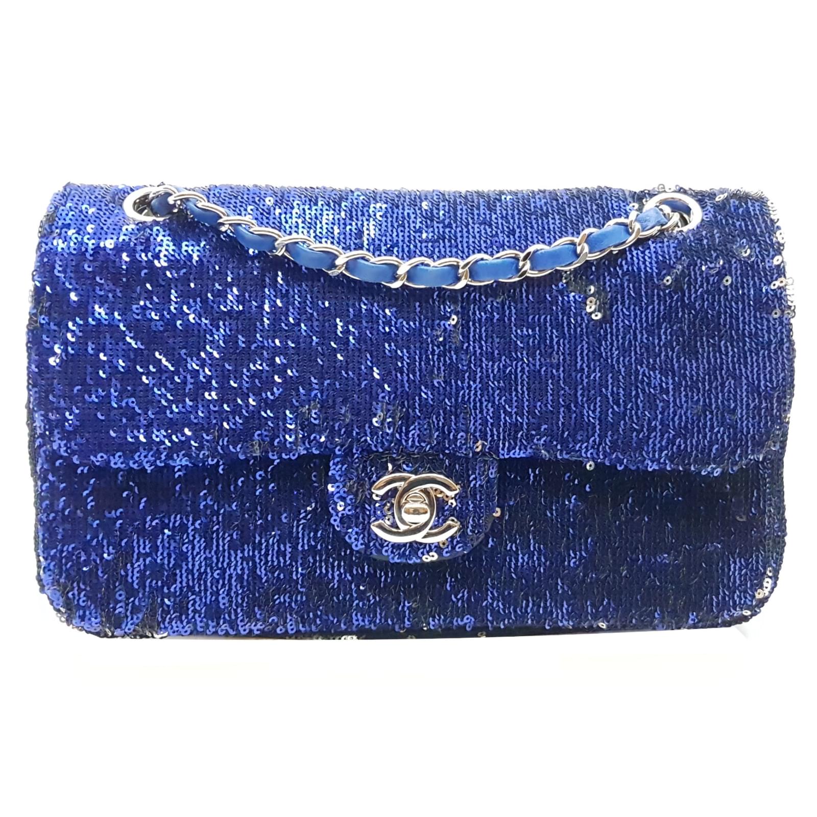 Classique Chanel Sac à main Cuir Tissu Satin Argenté Bleu Bleu Marine ...