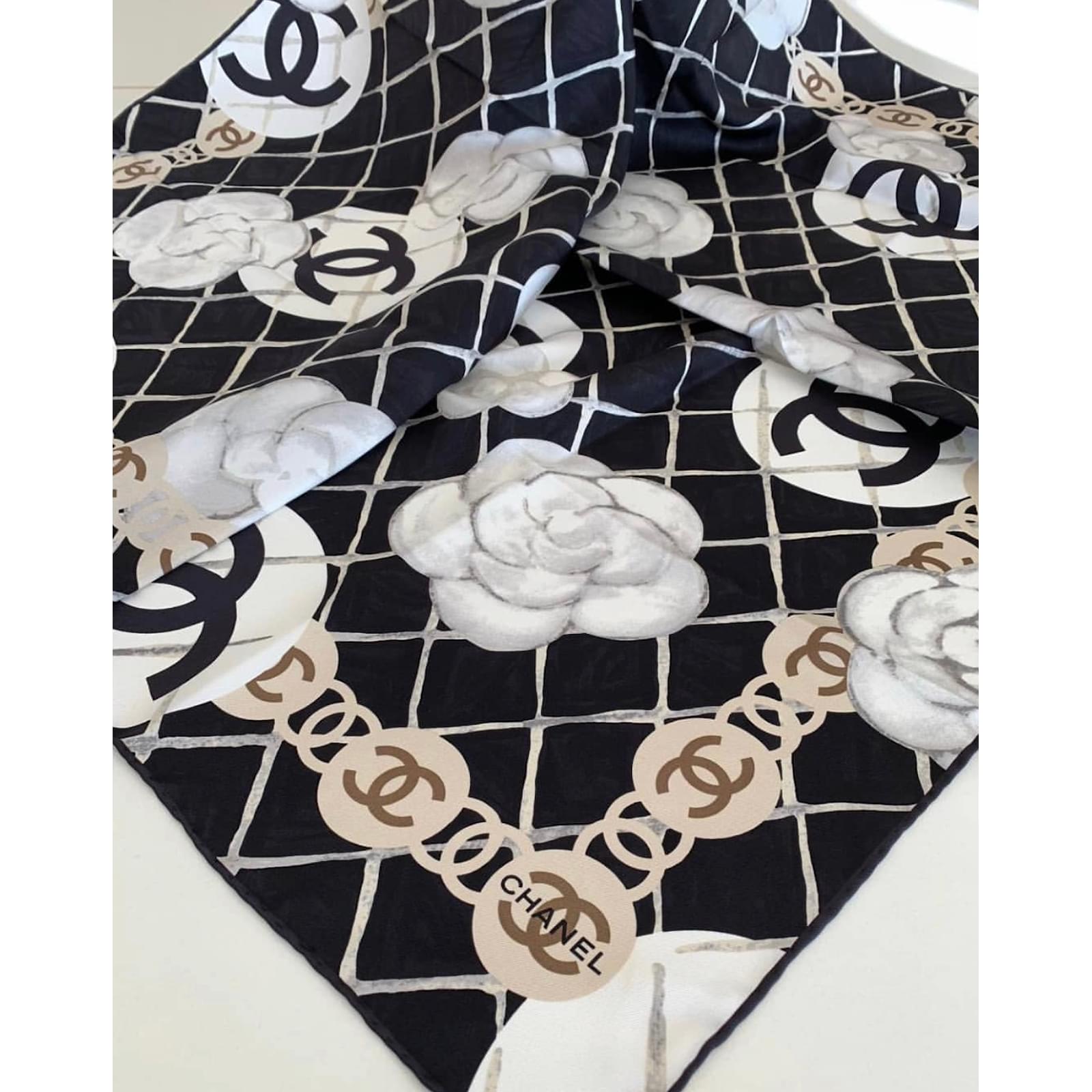 CHANEL FOULARD SOIE Noir ref.105441 - Joli Closet