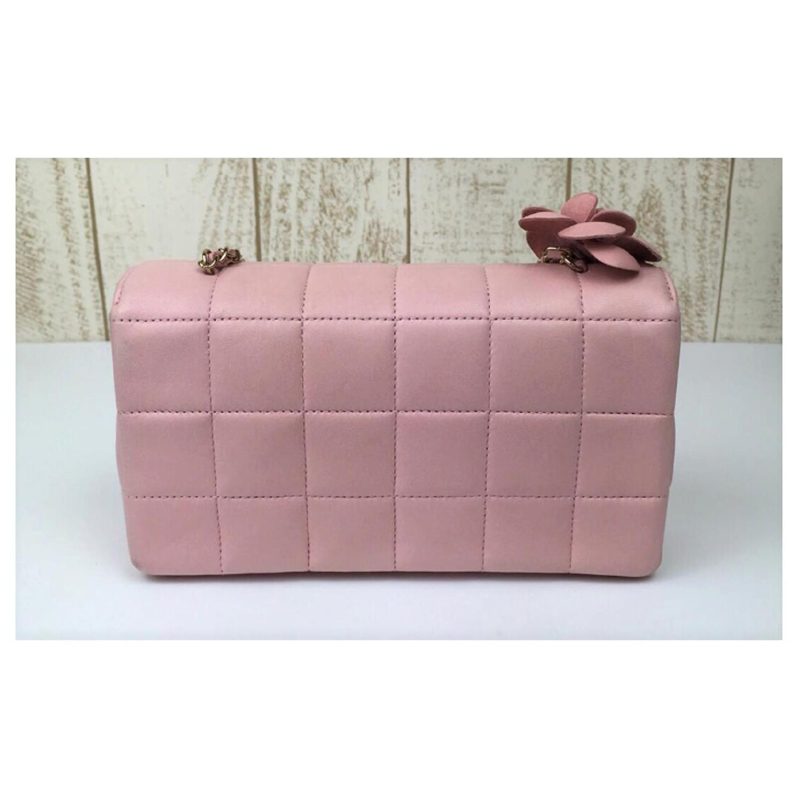 Chanel pinke Mini-Camelia-Tasche aus Leder ref.113684 - Joli Closet