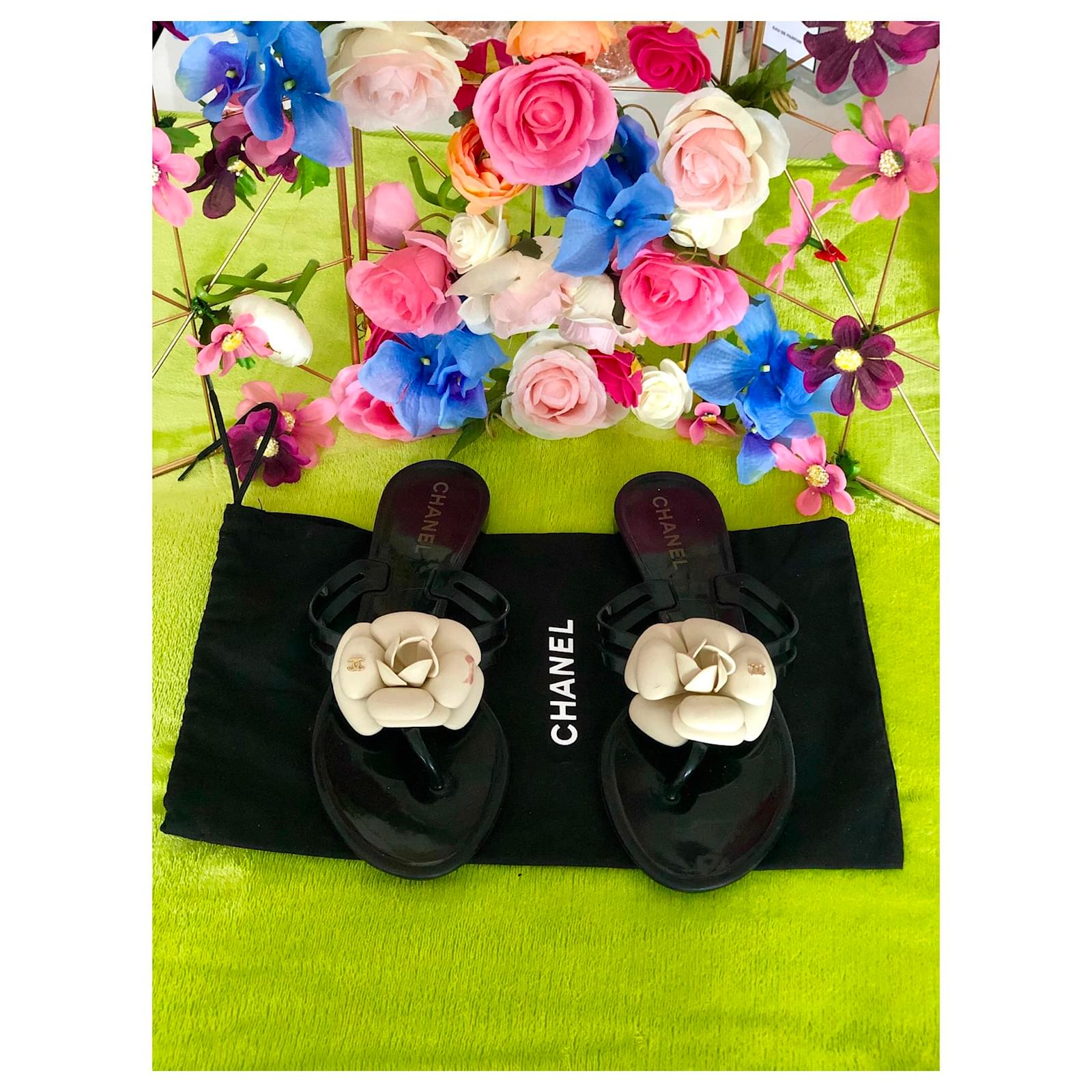 Chanel Sandals Flip Flops Black Eggshell Rubber ref.119451 - Joli Closet