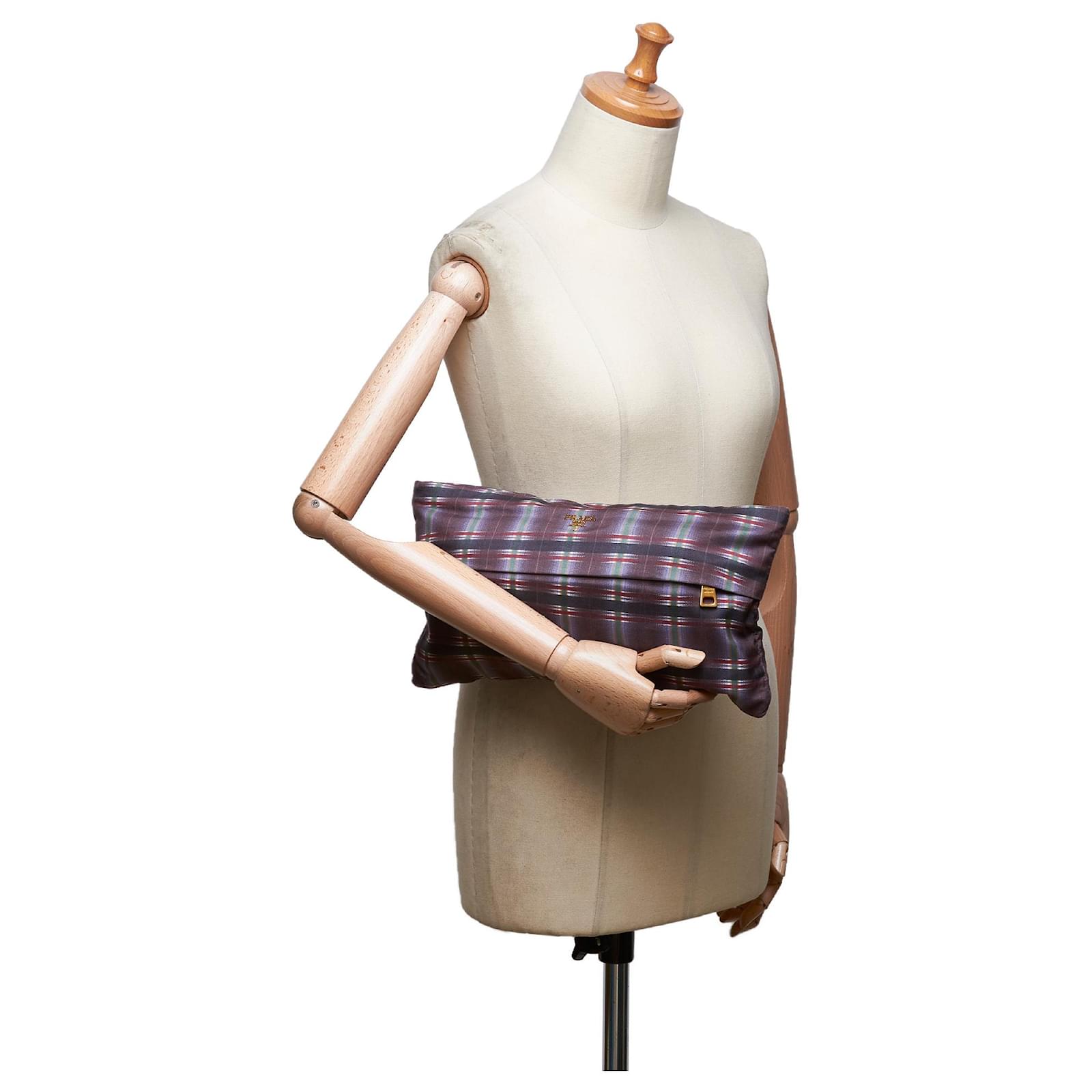 Prada Pochette En Nylon Gris Tissu Multicolore ref.122878 - Joli Closet