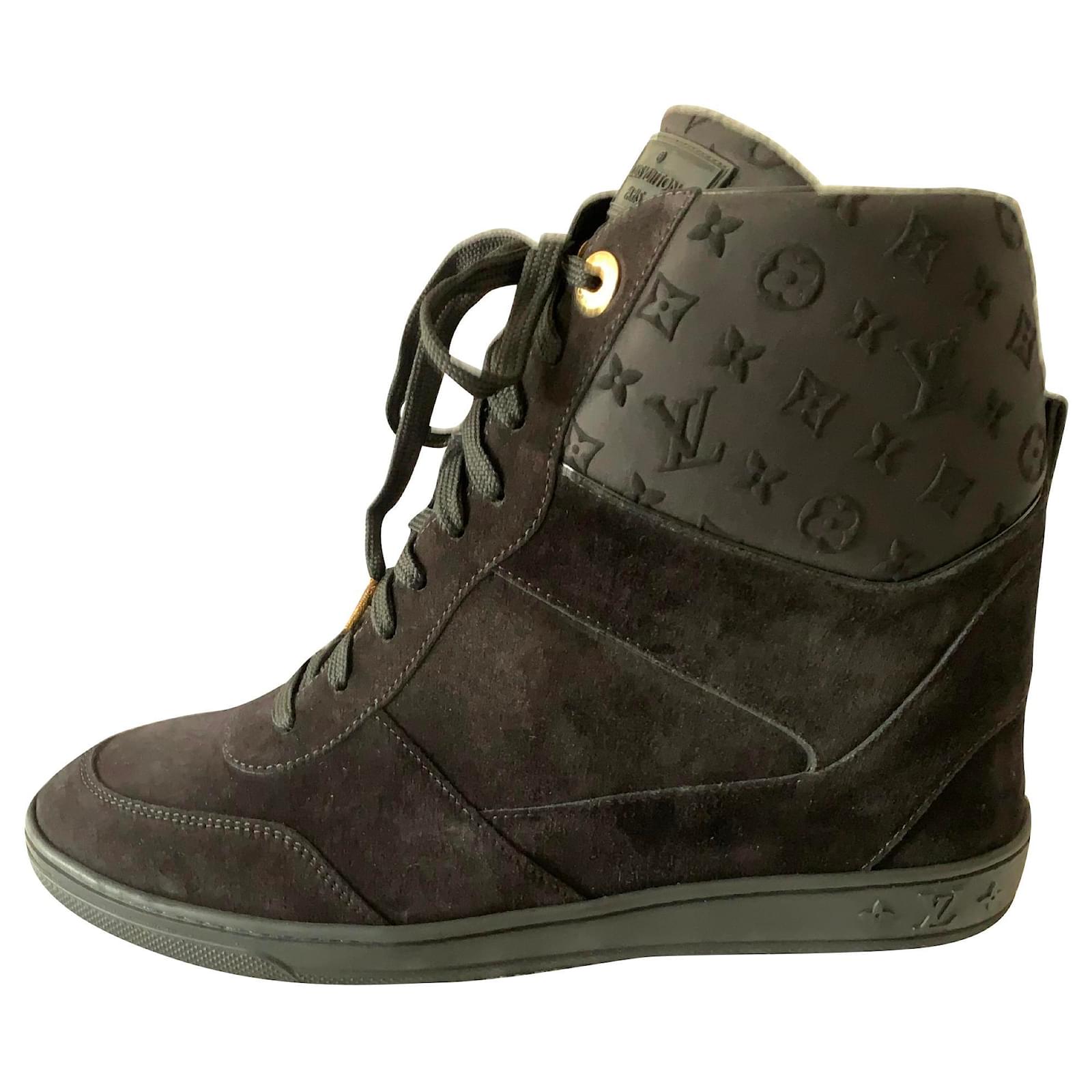 Louis Vuitton Baskets compensées Millenium Suede Noir ref.126615 - Joli ...