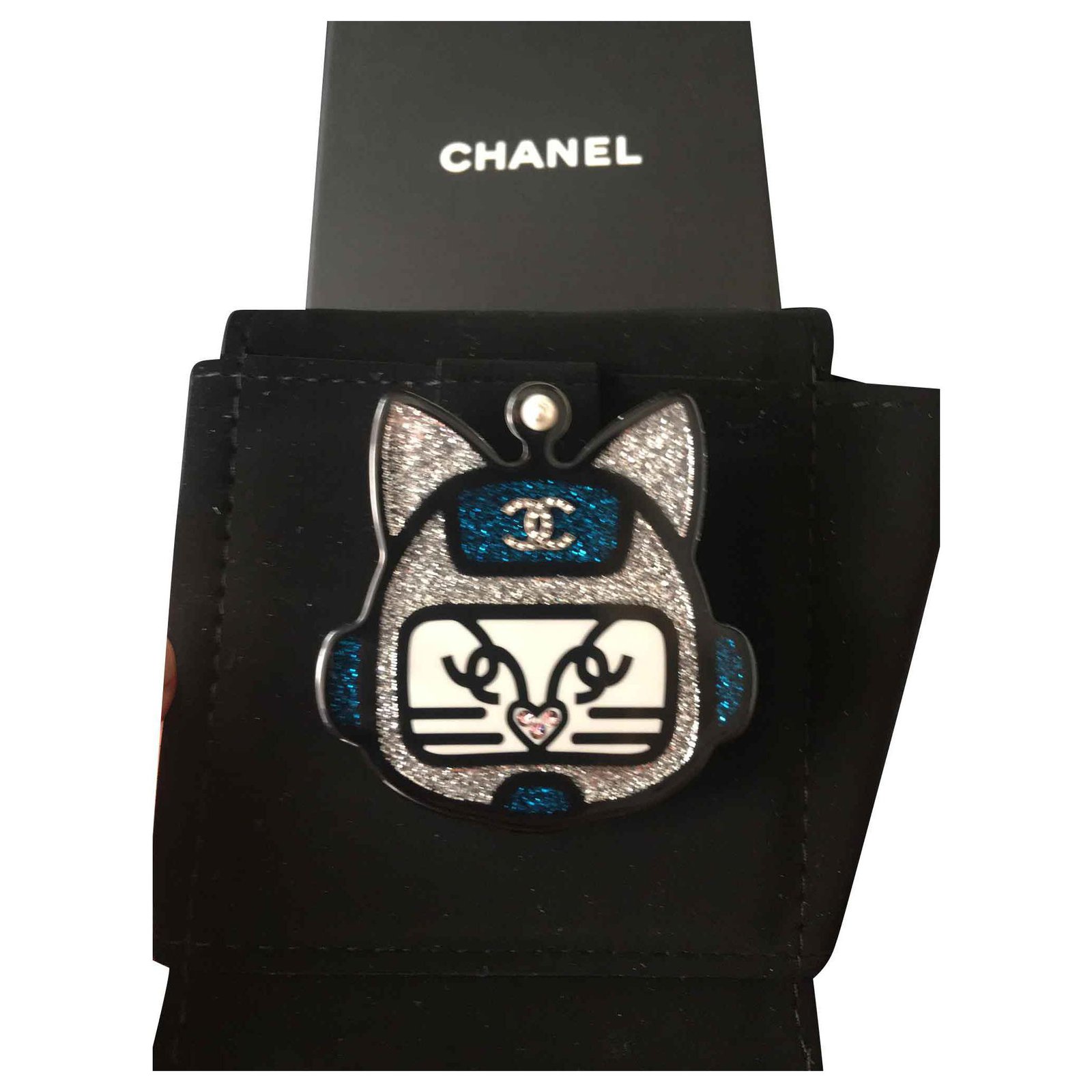 Chanel Cat Brooch Blue Resin ref.129829 - Joli Closet