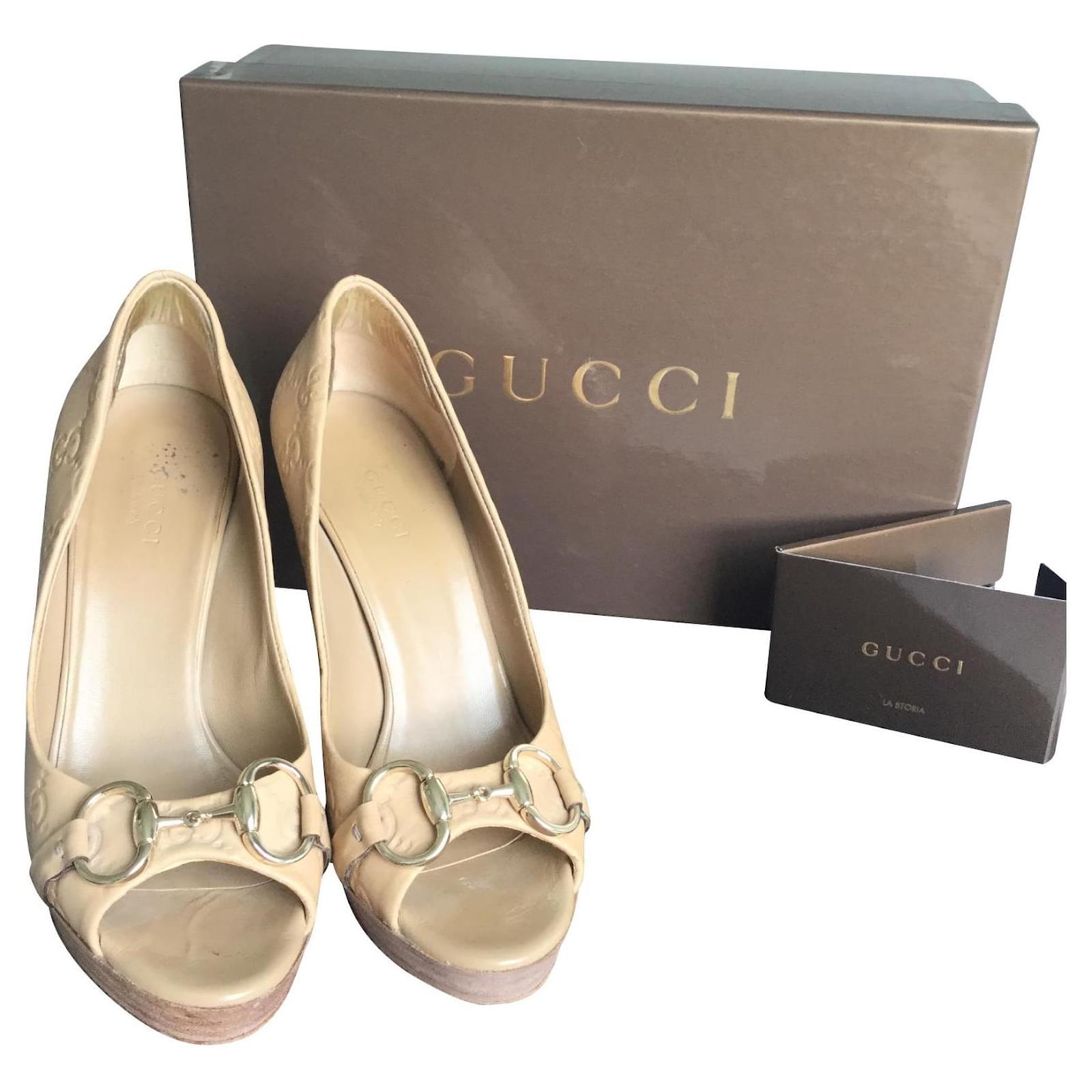 Gucci - Chaussure à talon compensé et bouts monogrammés Cuir Bois Beige ...