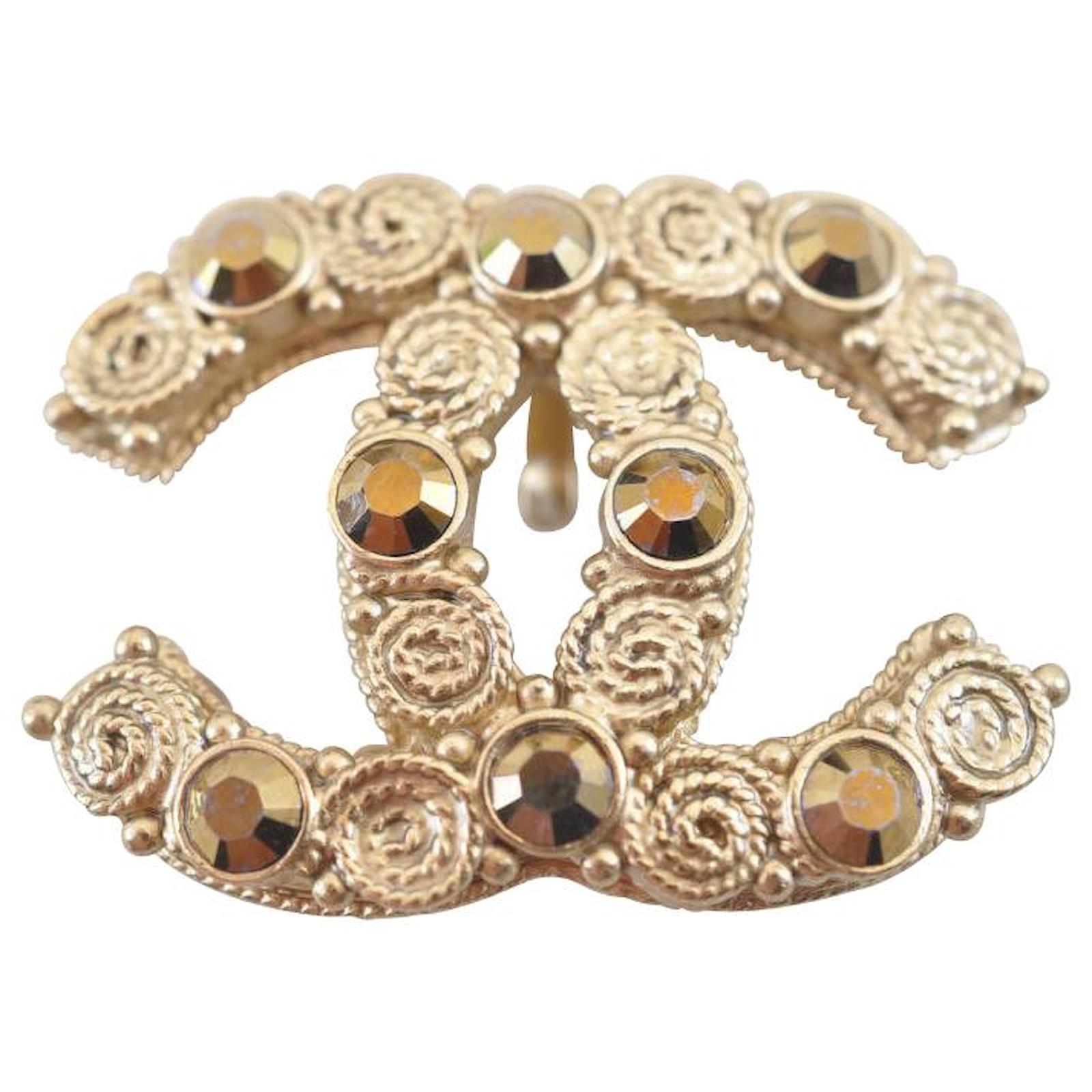 Broche Chanel Vintage CC Or jaune Doré ref.140749 - Joli Closet