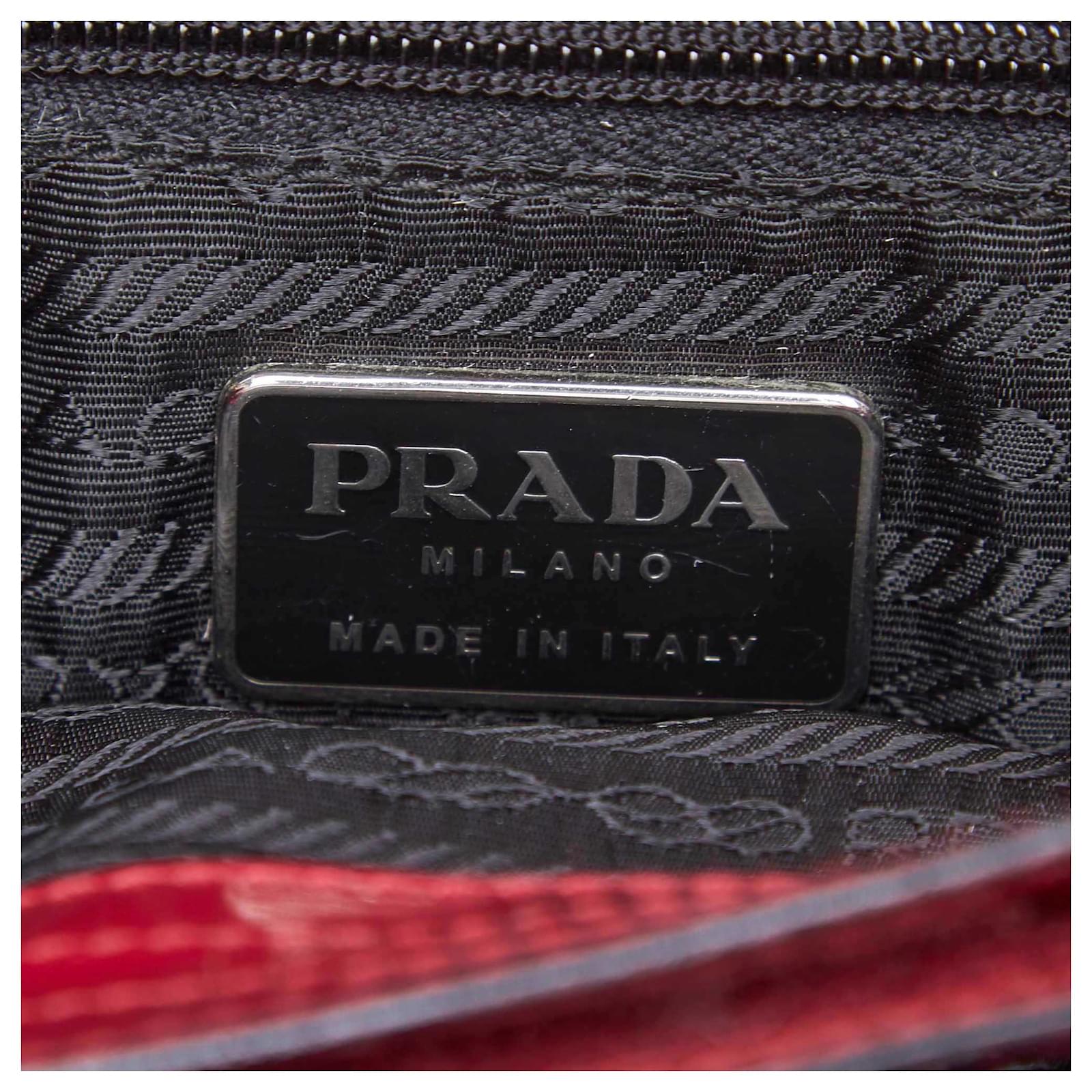 Sac à bandoulière en cuir verni rouge Prada Cuir vernis Noir ref.141338 ...