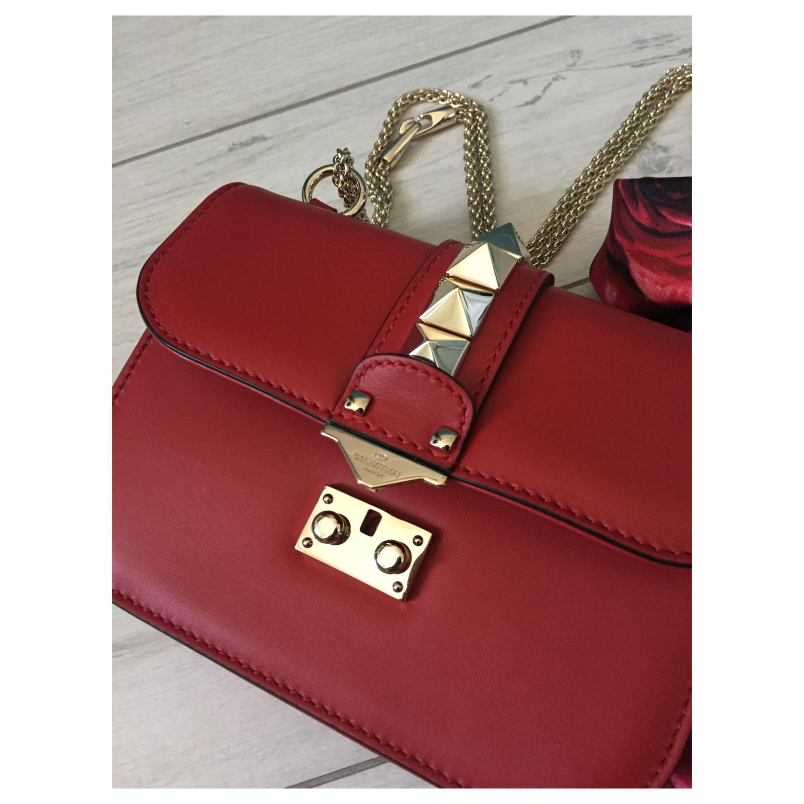 Valentino Garavani Sac Valentino Glam Loco Cuir Rouge ref.141473 - Joli ...