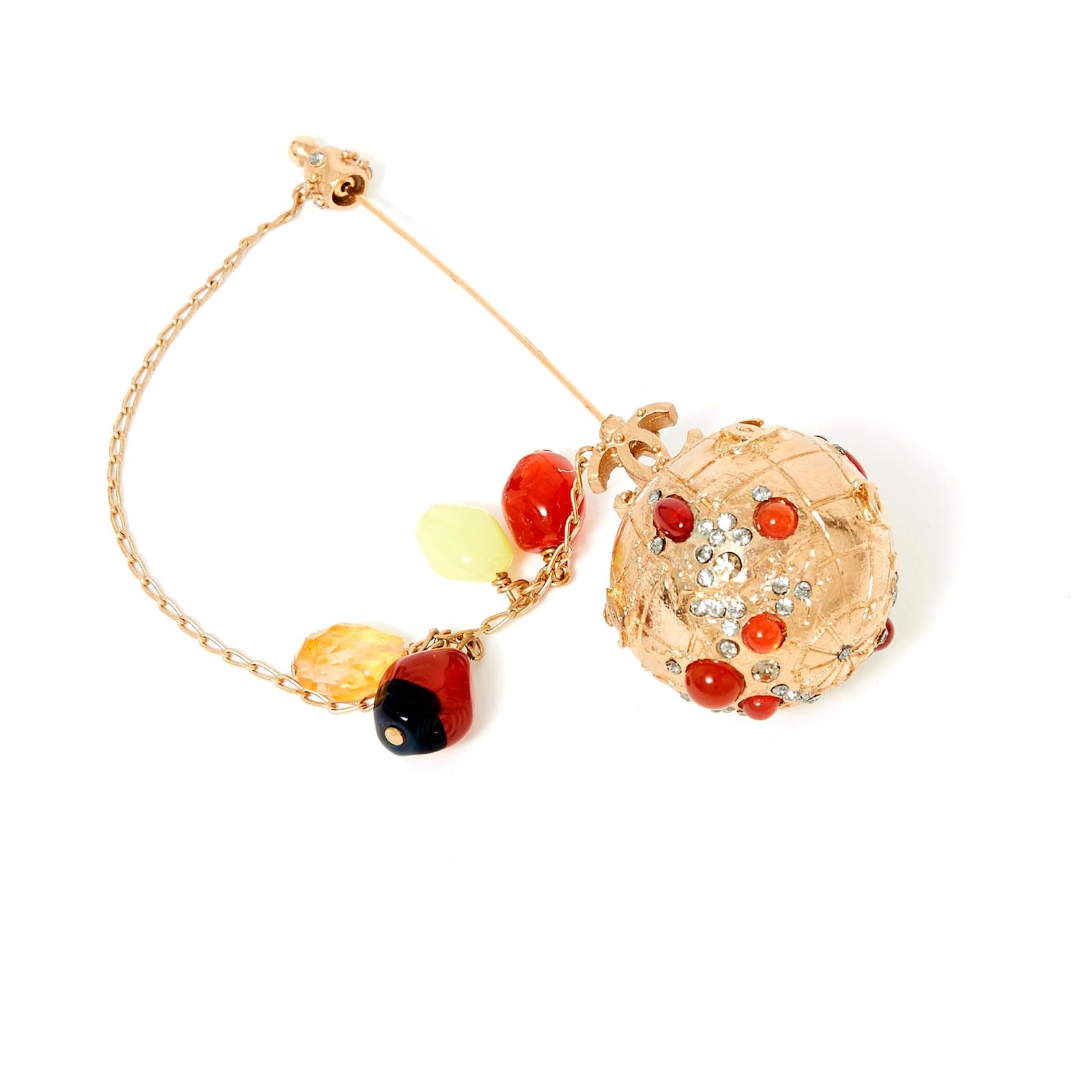 Chanel BROOCH WORLD COLLECTION SS 2004 Golden Metal ref.144339 - Joli ...