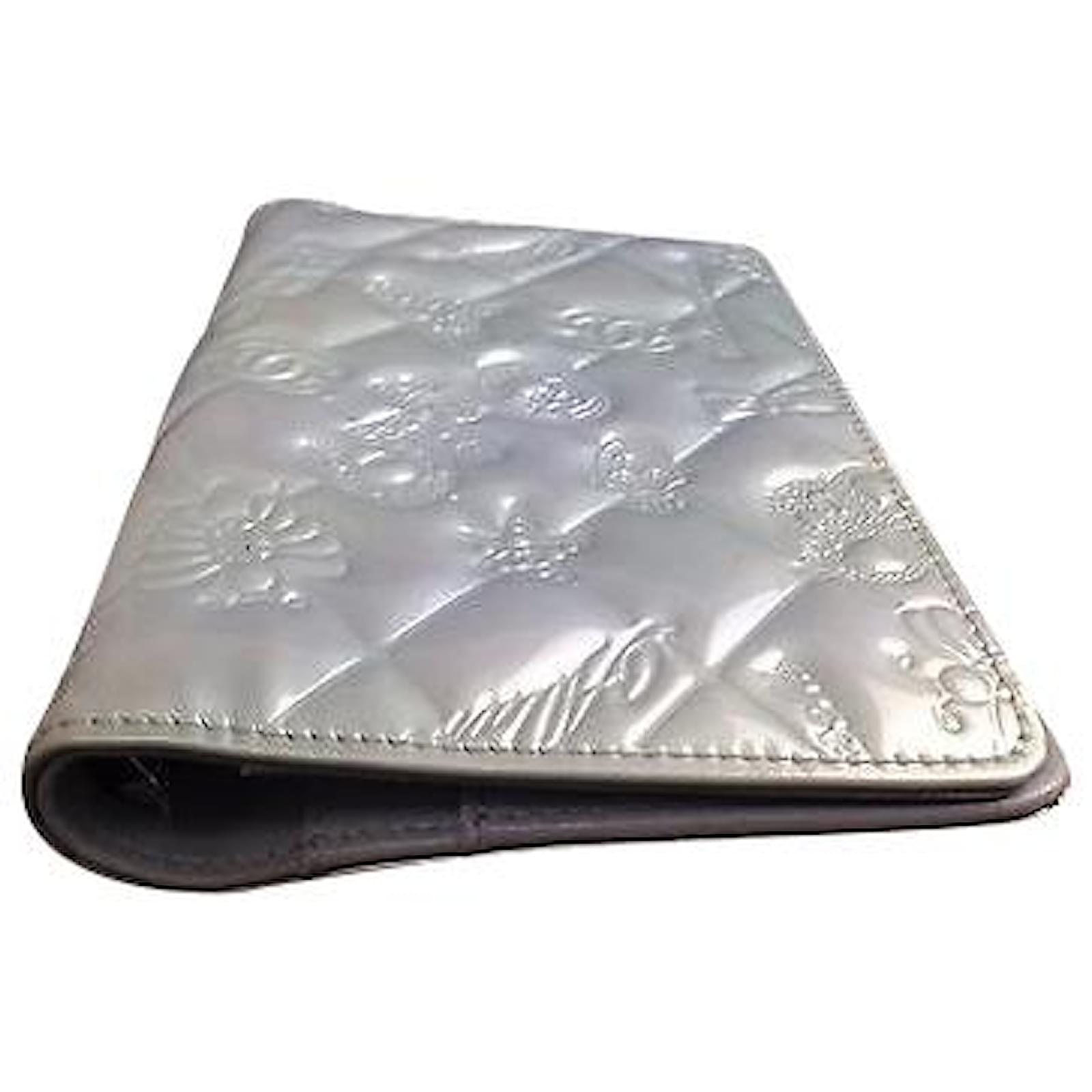 Chanel Notebook Cover Silvery Leather ref.153035 - Joli Closet