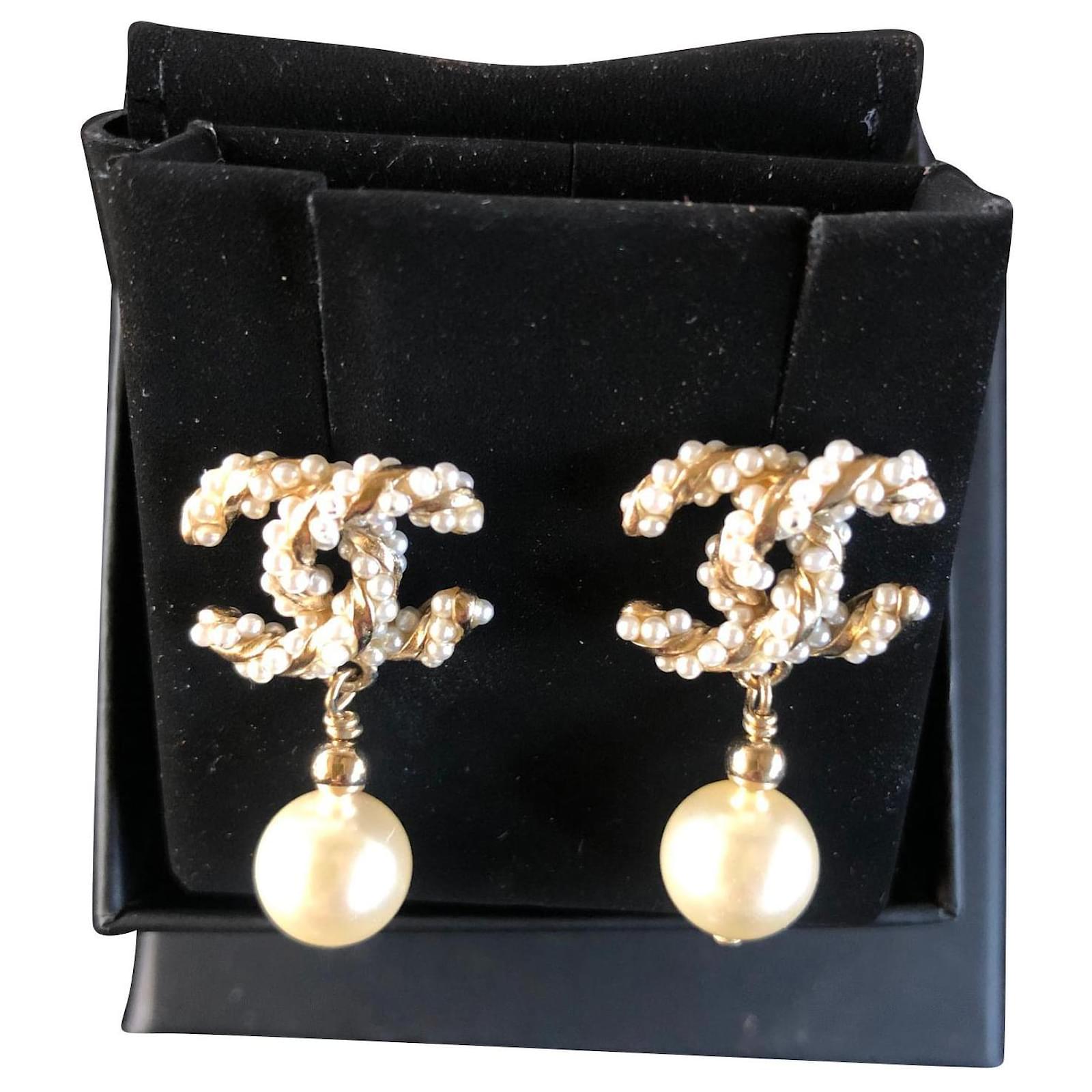 Chanel boucles d’oreilles Métal Doré ref.155629 - Joli Closet