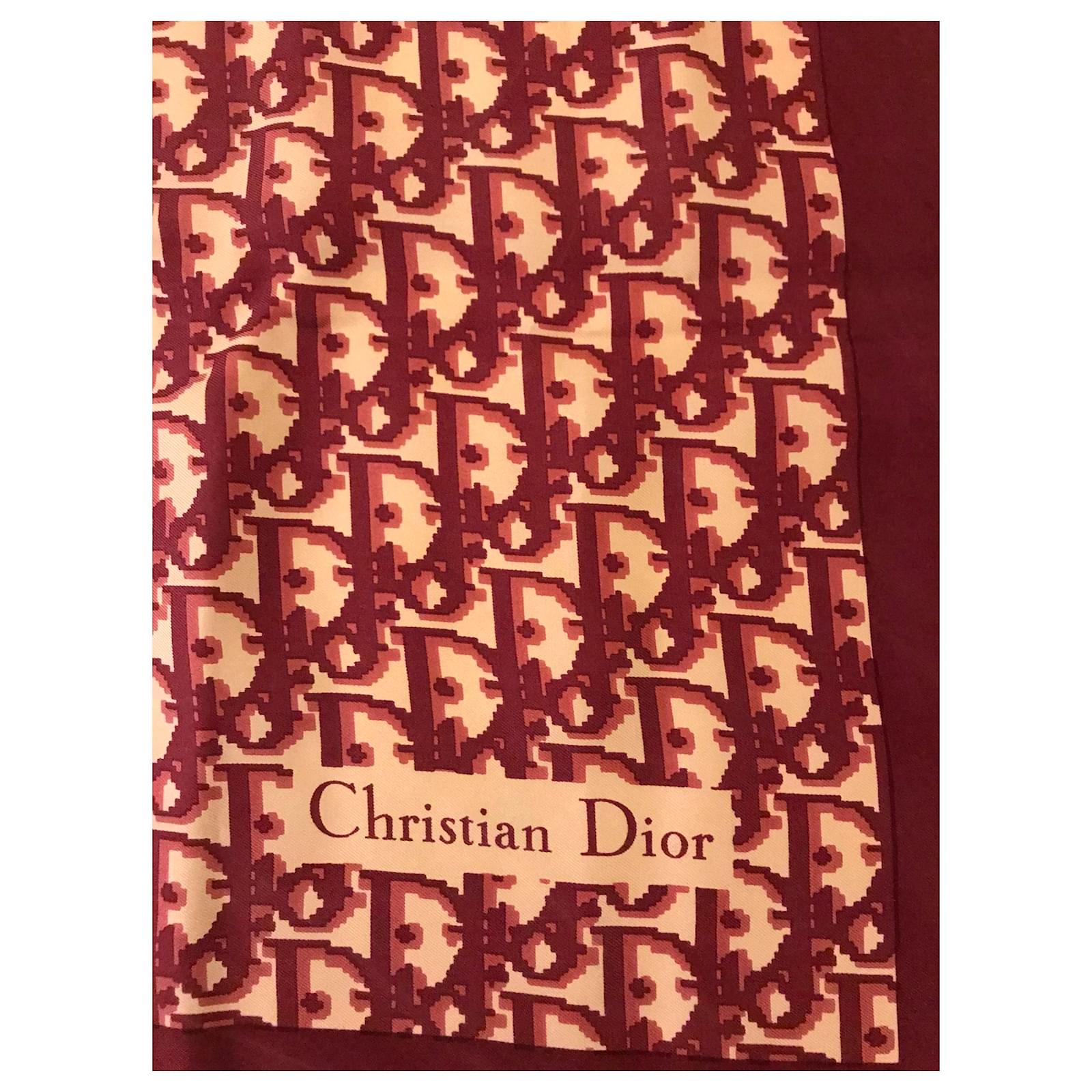 Christian Dior Scarves Dark red Silk ref.158952 - Joli Closet