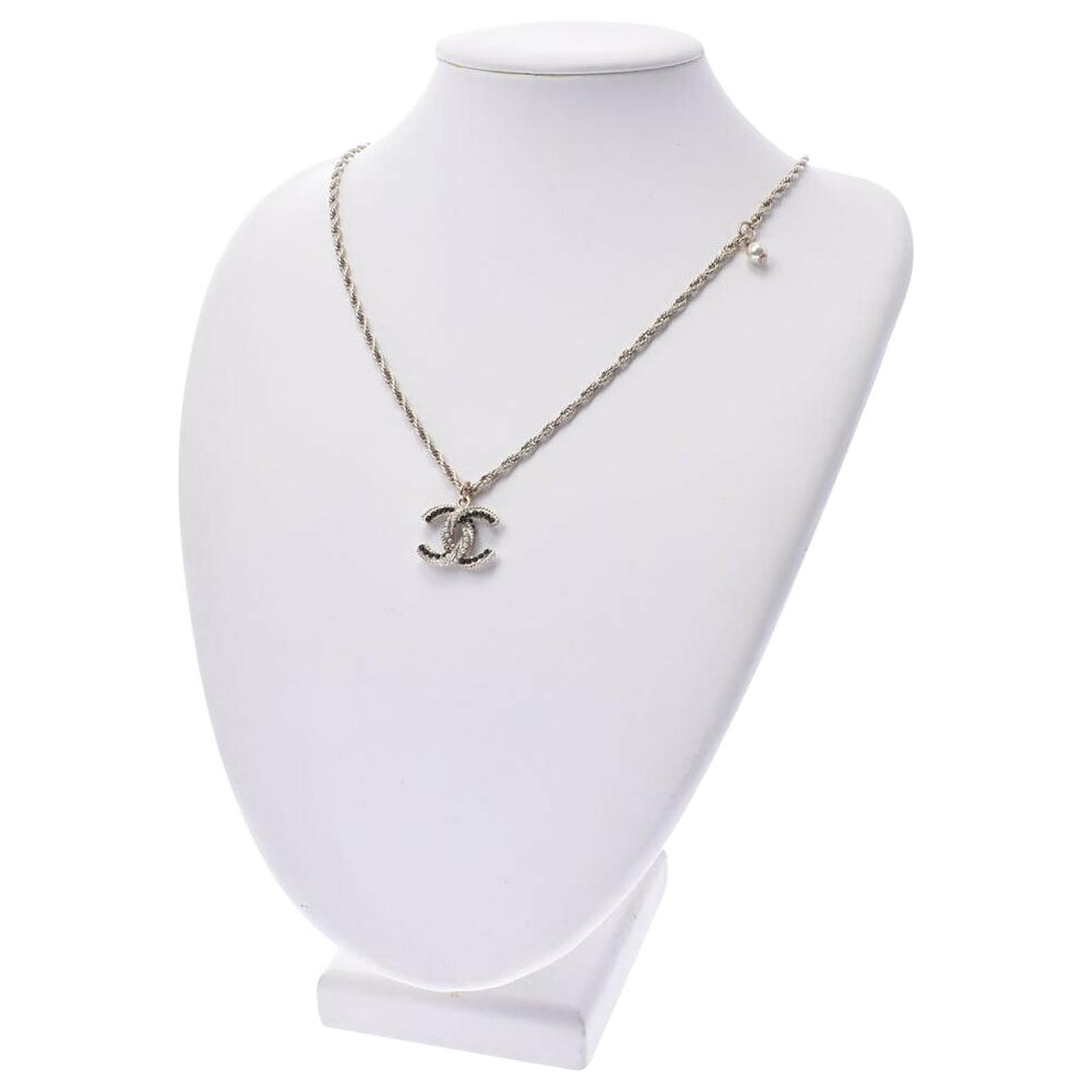 Collier Chanel vintage Plaqué or Doré ref.181663 - Joli Closet