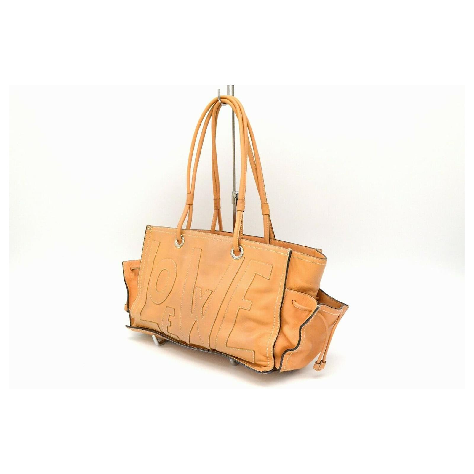 Loewe Tote bag Cream Leather ref.199754 - Joli Closet