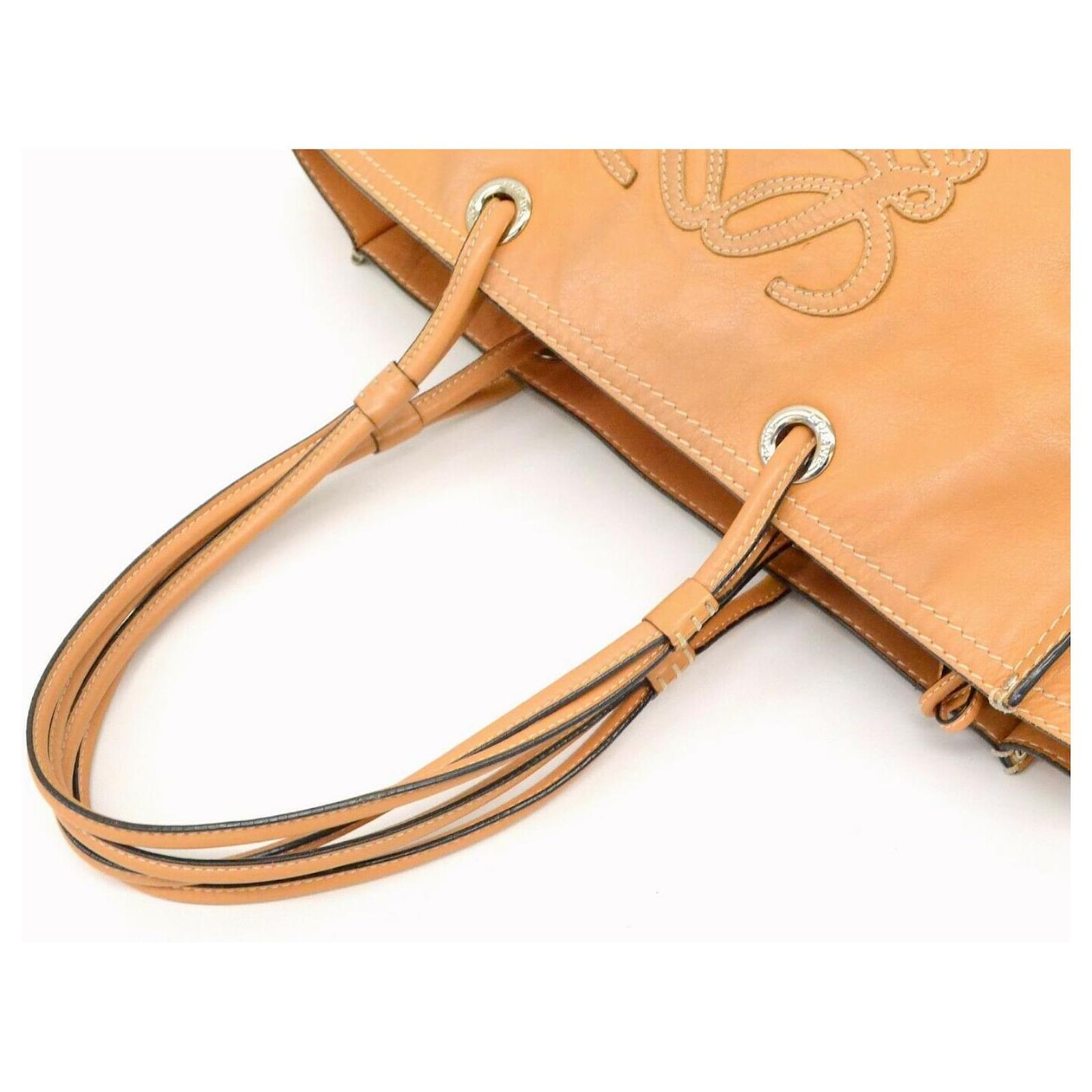 Loewe Tote bag Cream Leather ref.199754 - Joli Closet