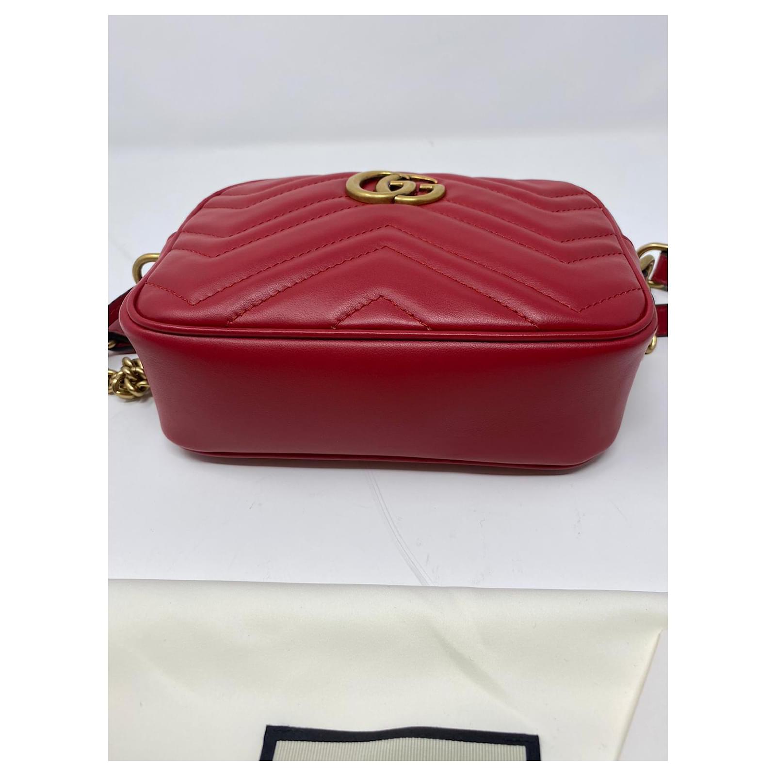 Gucci Mini sac GG Marmont matelassé Rouge Cuir ref.213732 - Joli Closet