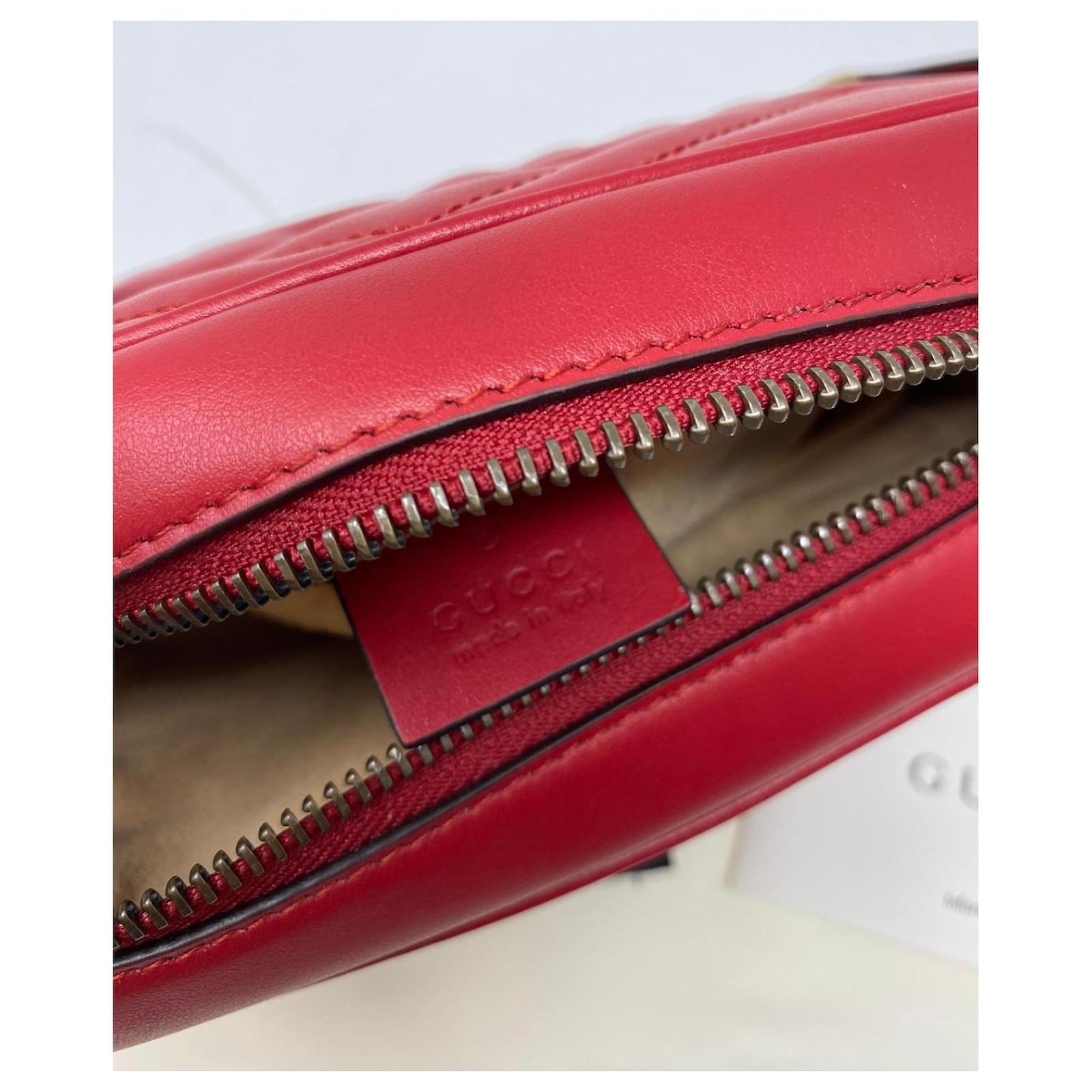 Gucci Mini sac GG Marmont matelassé Rouge Cuir ref.213732 - Joli Closet