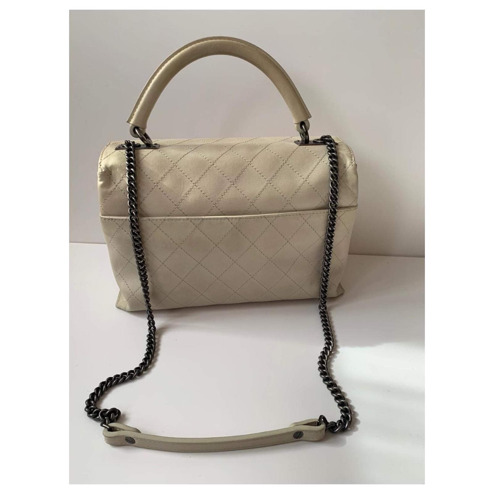 Chanel Eggshell Leather ref.219164 - Joli Closet