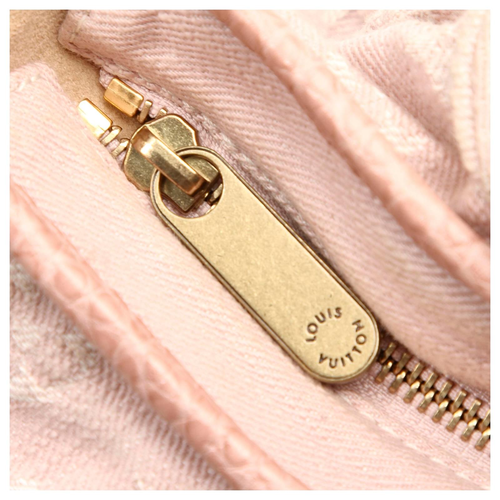 Louis Vuitton Rose Monogram Denim Neo Cabby MM Cuir Jean Veau façon ...