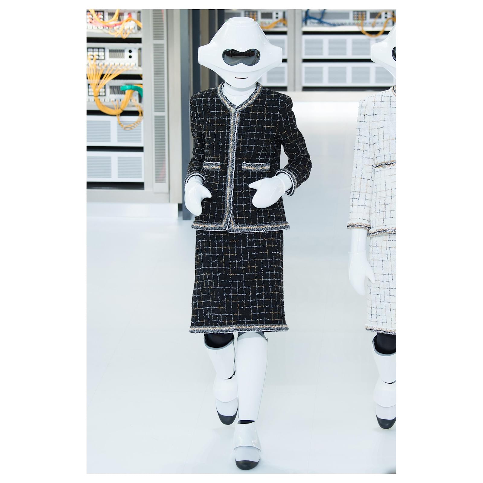 Chanel 9K$ ICONIC Robo suit Black Tweed ref.227280 - Joli Closet