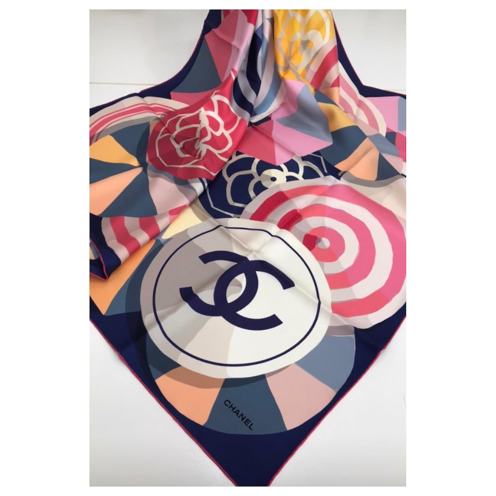 FOULARD CHANEL Soie Multicolore ref.227956 - Joli Closet
