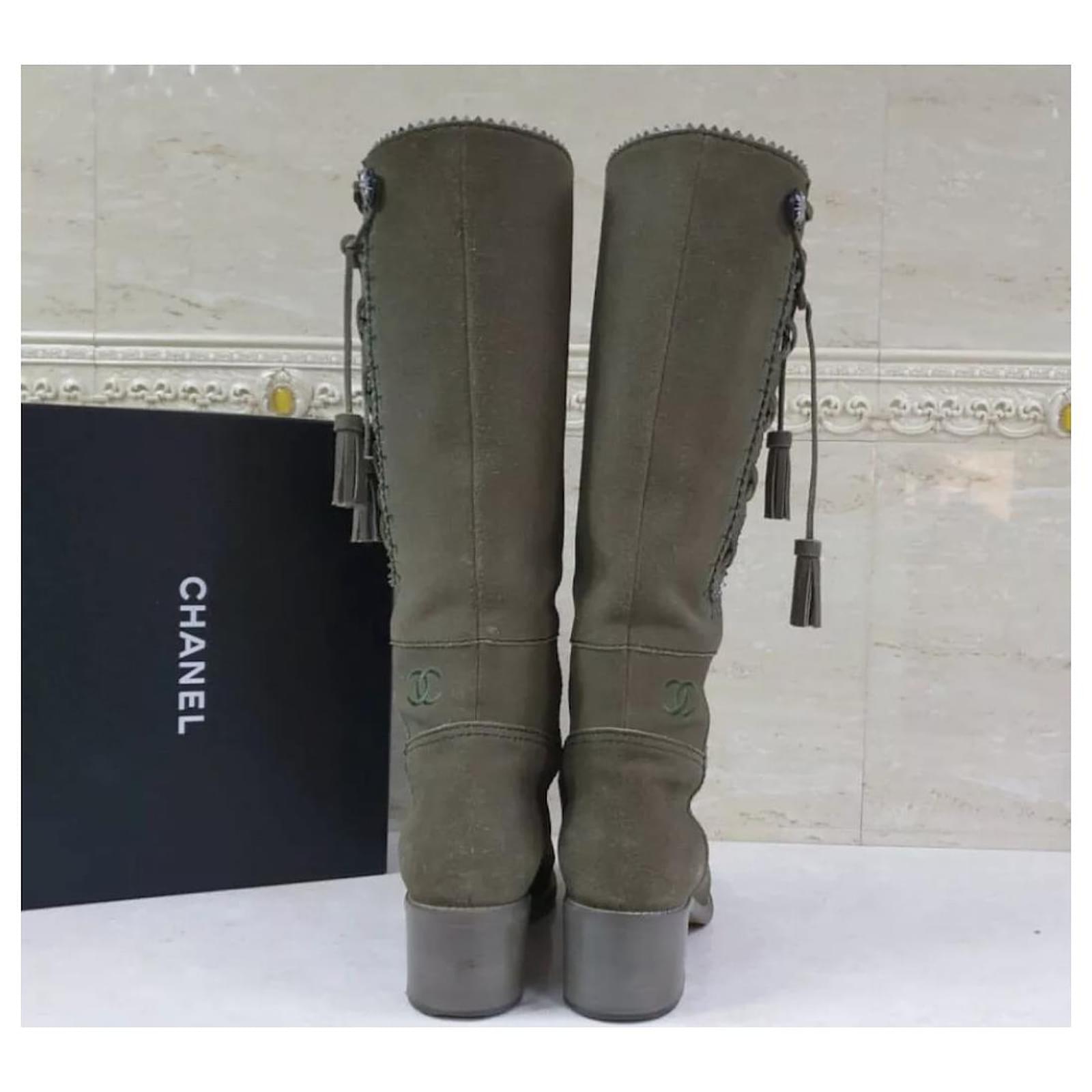 Bottes Chanel Bottes Chanel Khaki Paris Salzburg Sz. 40 Cuir Kaki ref ...