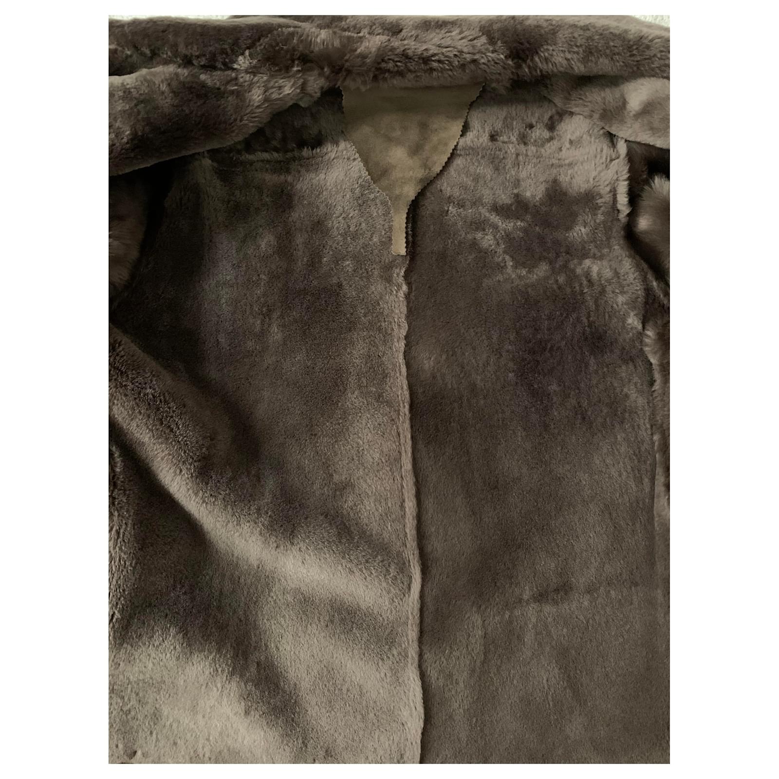 Yves Saint Laurent Sample YSL shearling fur coat Taupe ref.234171 ...